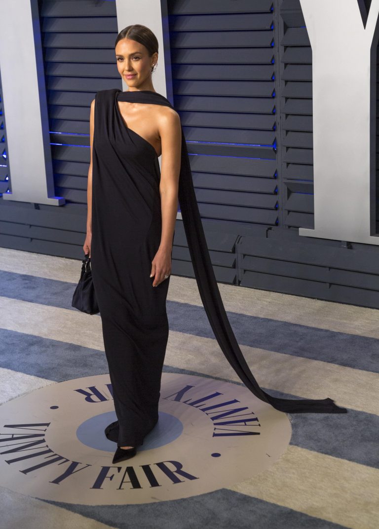 Das Doppelkinn und 'geschwollene' Augenlider: Jessica Alba wurde ohne ...